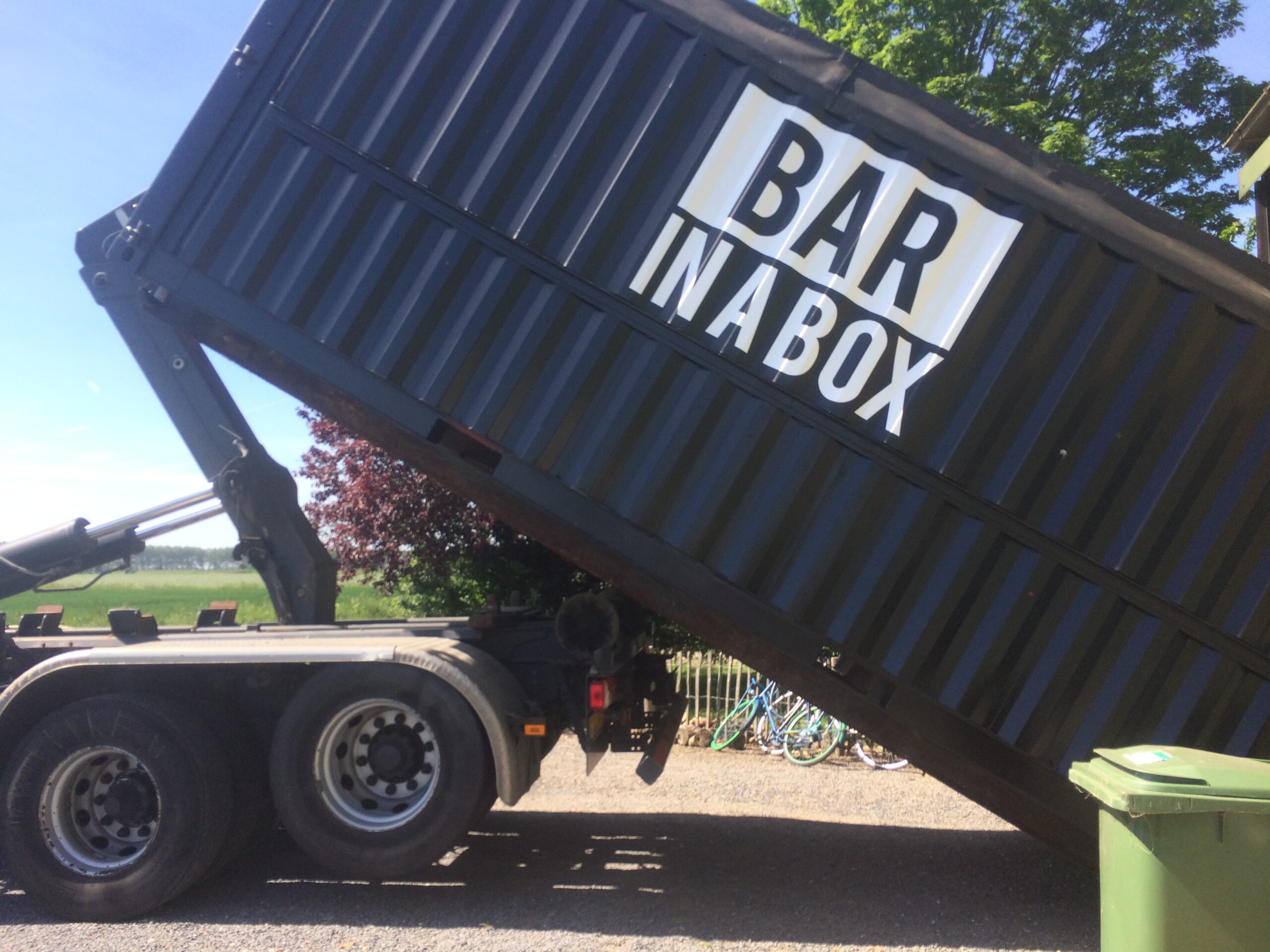 Bar in a Box – "openklappen, pinten tappen"